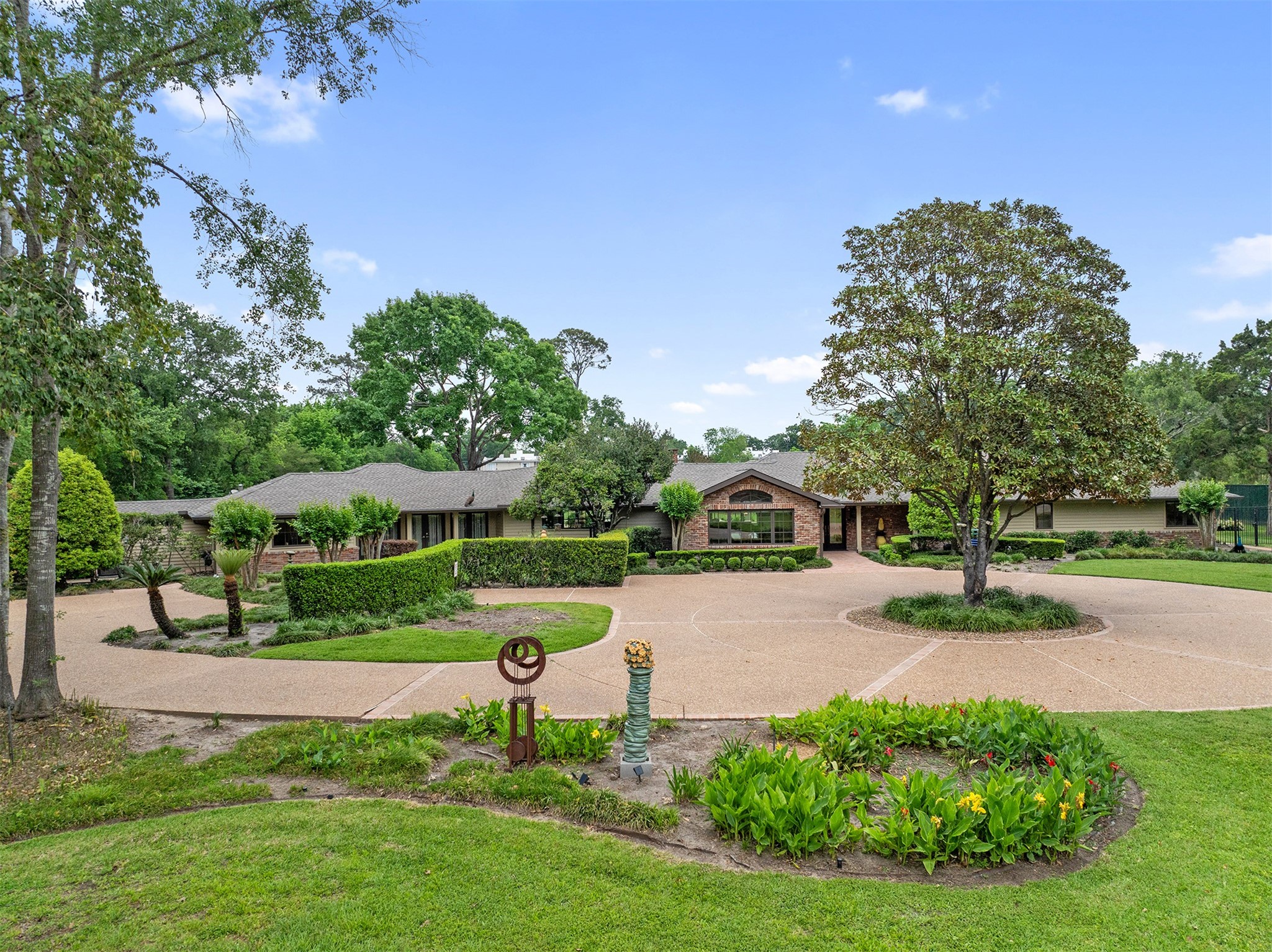 12 E Rivercrest Drive, Houston, TX 77042