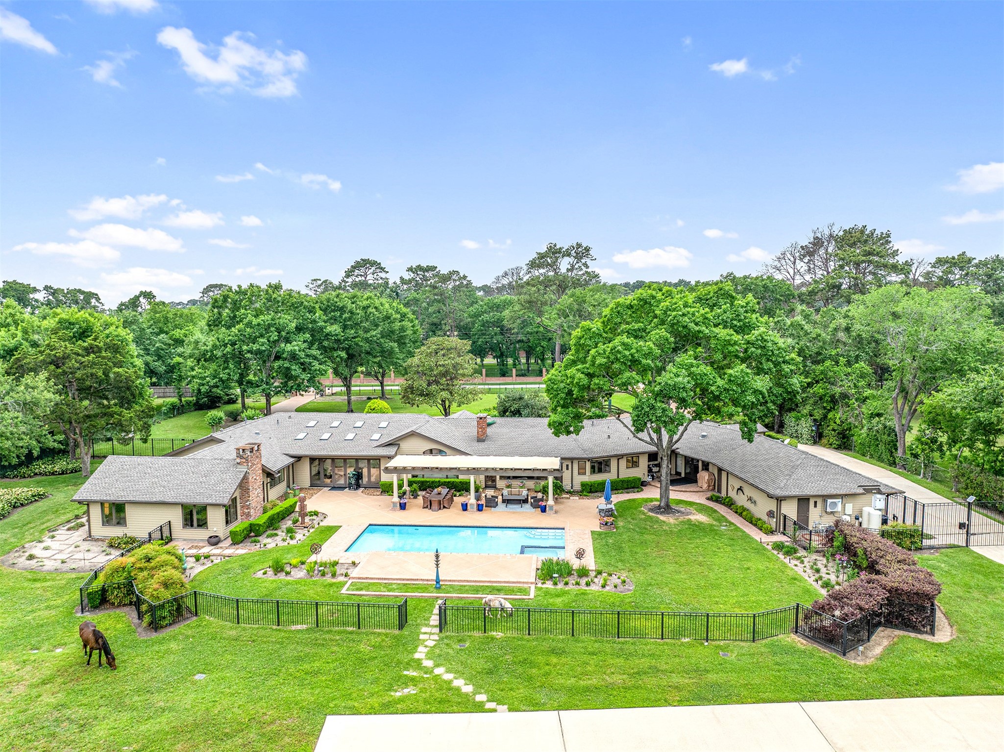 12 E Rivercrest Drive, Houston, TX 77042