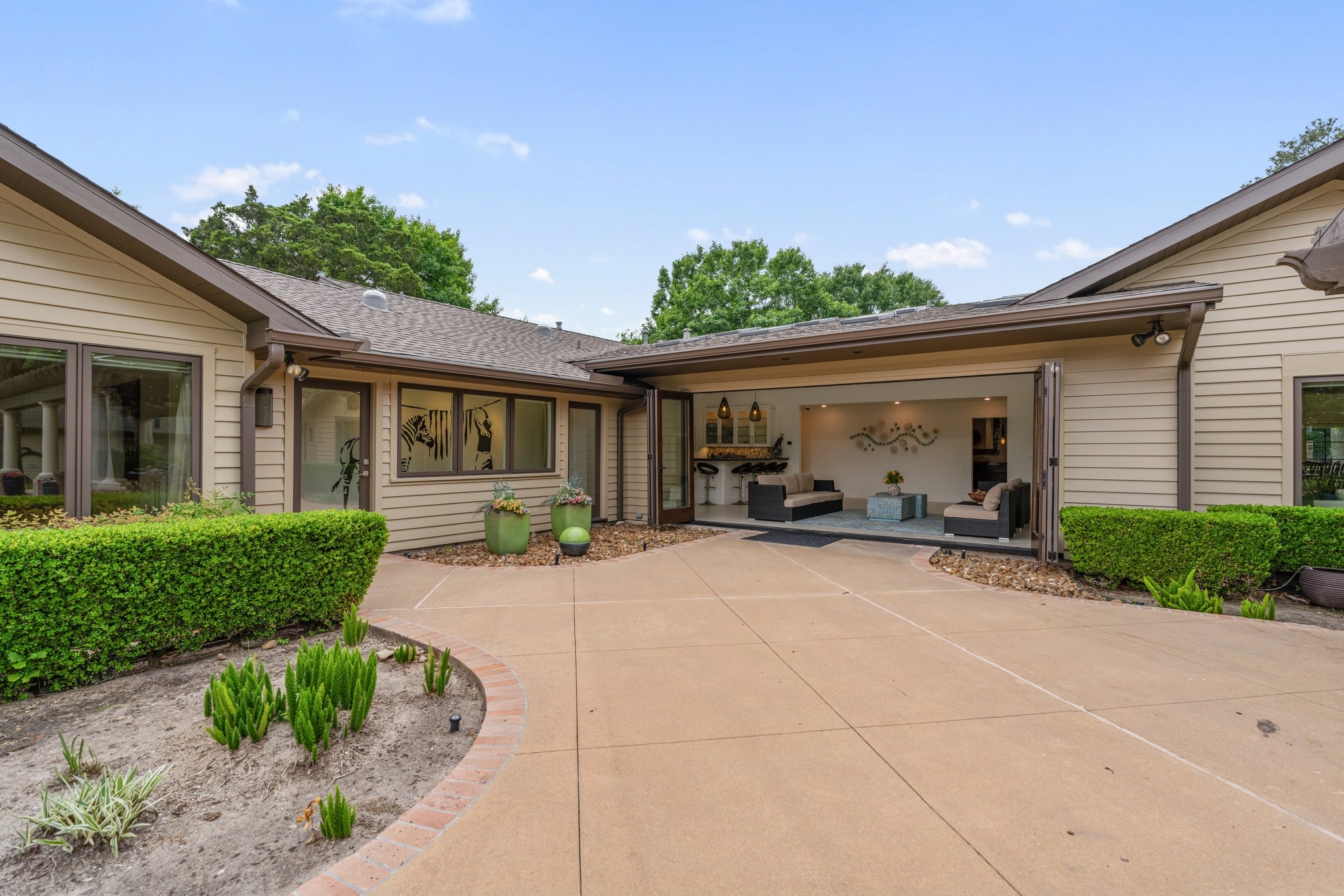 12 E Rivercrest Drive, Houston, TX 77042